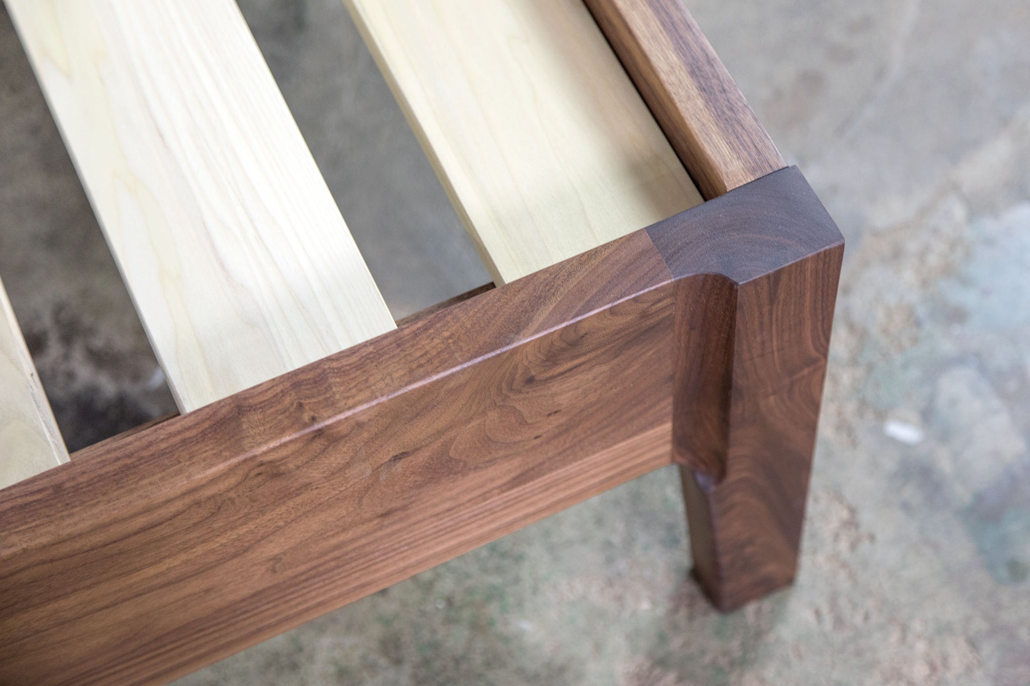 DEE DEE BED – SIOSI